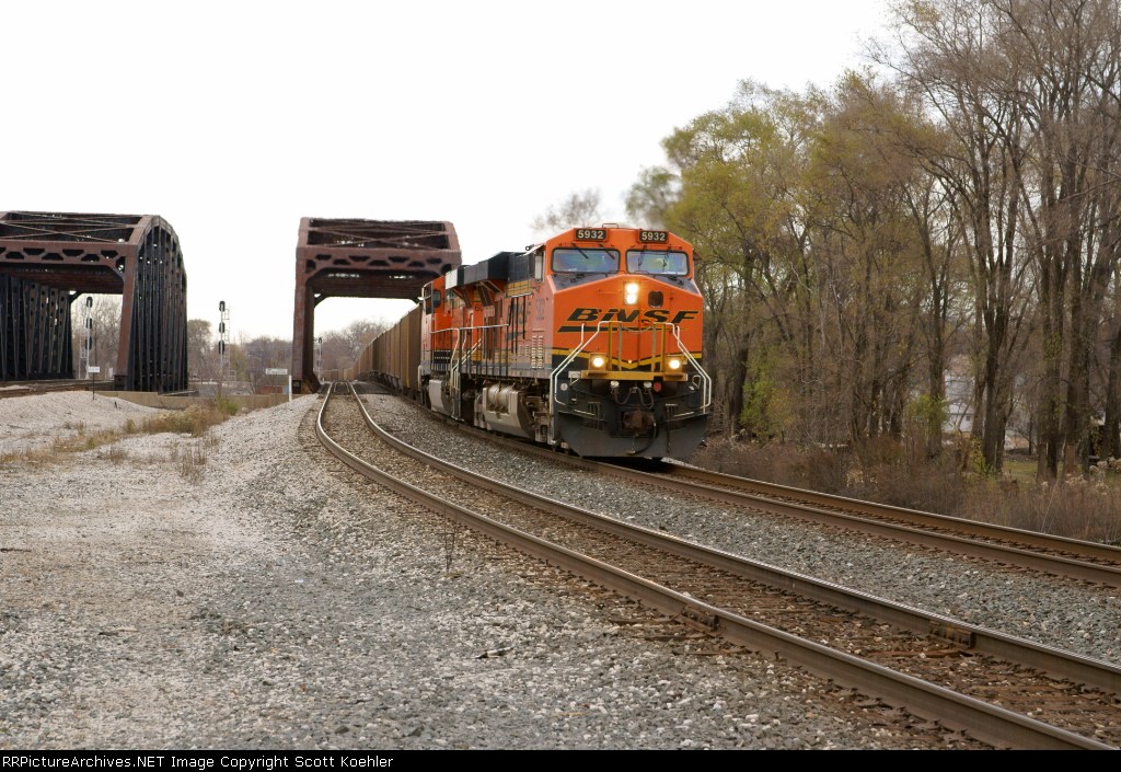 BNSF 5932